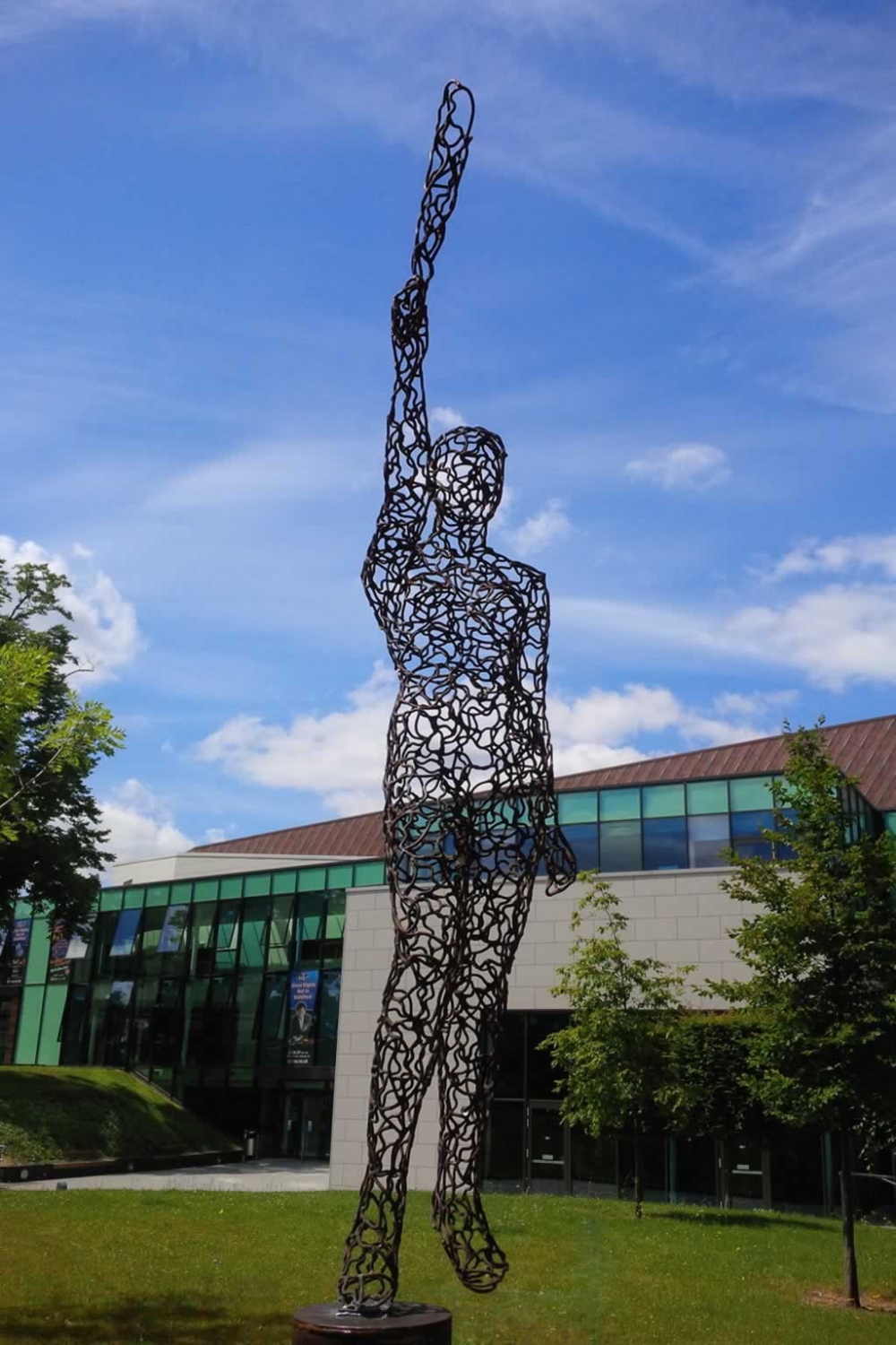 Juno at G-Live, Guildford – Ian Campbell-Briggs MRSS – sculptor